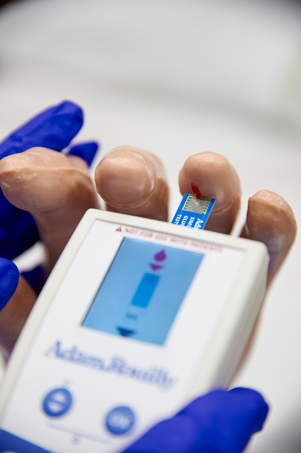 Glucohand® - Digital Glucometer Simulator, Dark - Adam,Rouilly