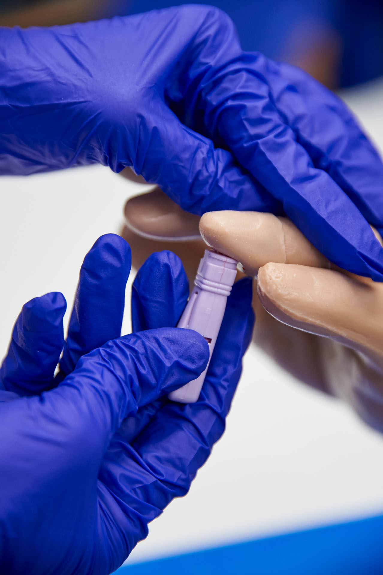 Glucohand® - Digital Glucometer Simulator, Light | Adam,Rouilly