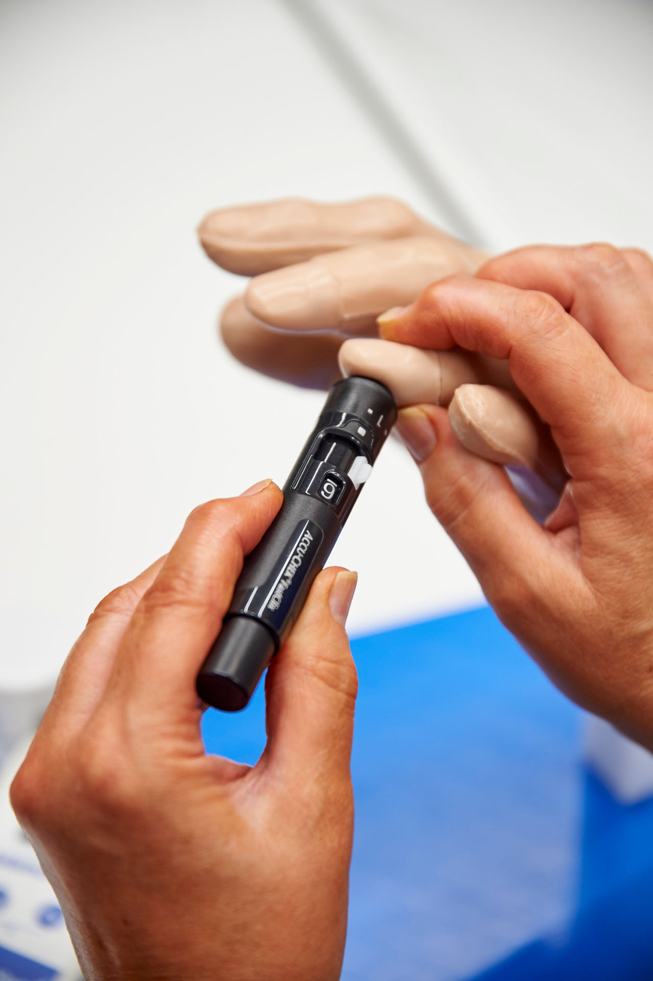 Glucohand® - Digital Glucometer Simulator, Light | Adam,Rouilly